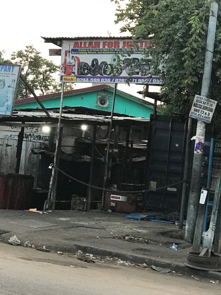 Giyim mağazası Allah For Justice, Akra, foto