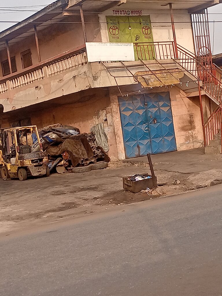 Oto aksesuarları Kb Pisket Enterprise, Akra, foto