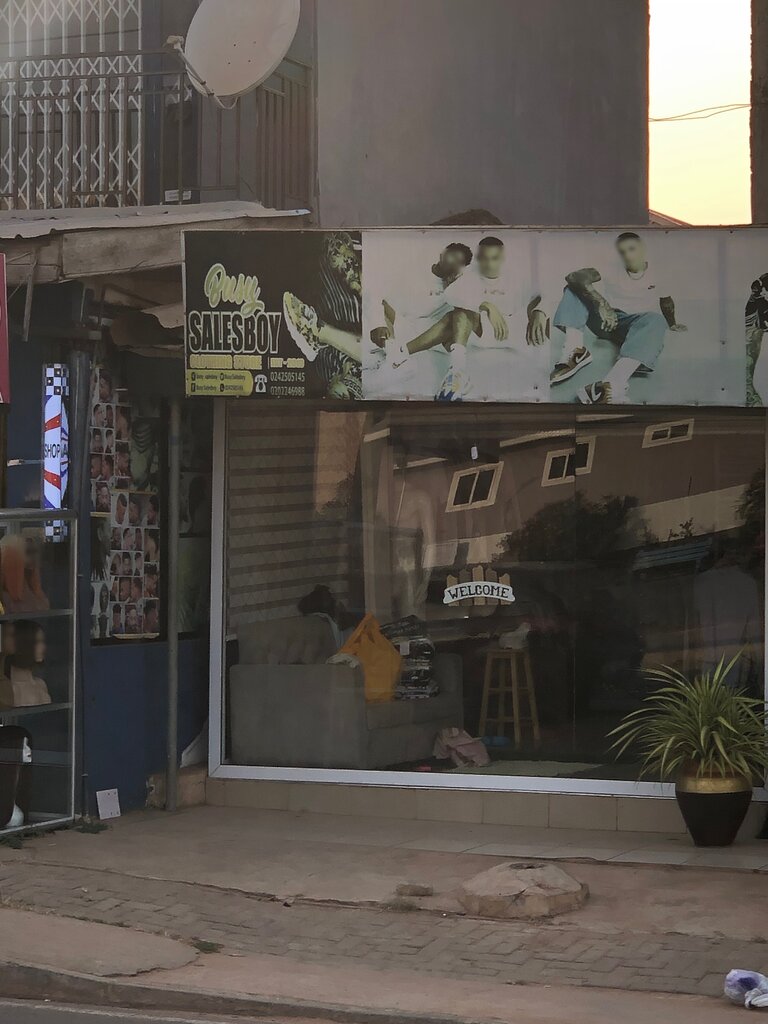 Giyim mağazası Praise Salesboy, Dünya, foto