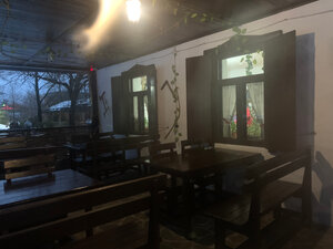 Usadba Kazaki (Izumrudnaya ulitsa No:4А, selo Khrebtovoye), kafe  Krasnodarski krayından