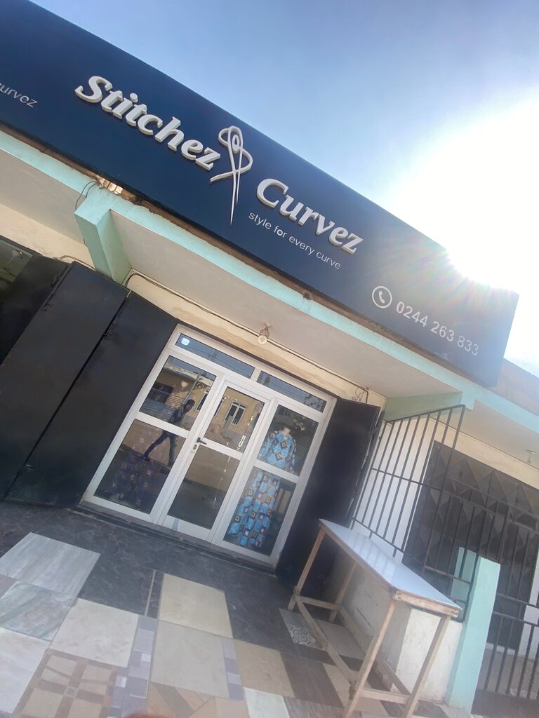 Giyim mağazası Stitchez & Curvez, Akra, foto