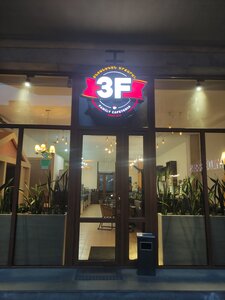 Food For Family (Tsarav Akhpyur Street No:55/5), kafe  Erivan'dan
