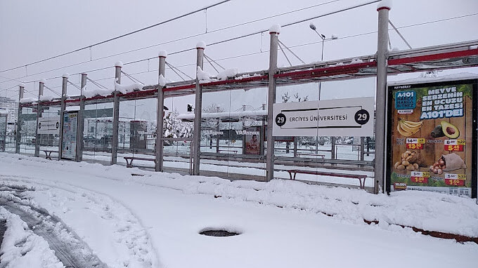 Hızlı ulaşım istasyonu Erciyes Üniversitesi Tramvay İstasyonu, Kayseri, foto