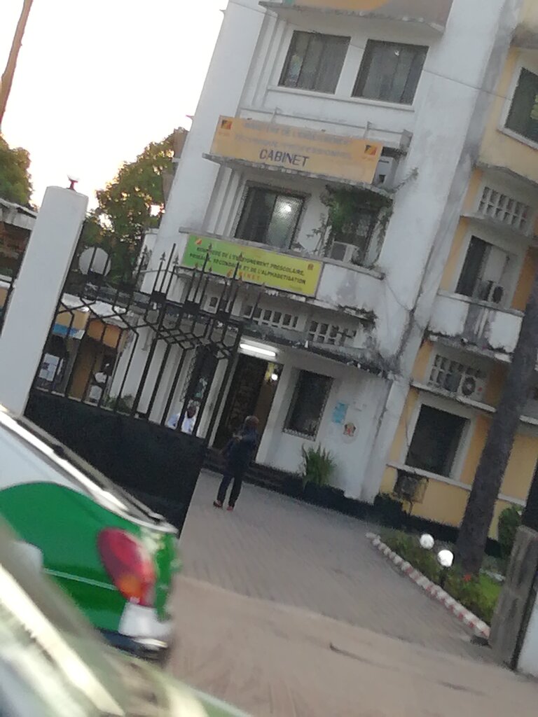 Devlet kurumları ve bakanlıklar Ministère De L'enseignement Techniques Et Professionnel, Brazzaville, foto