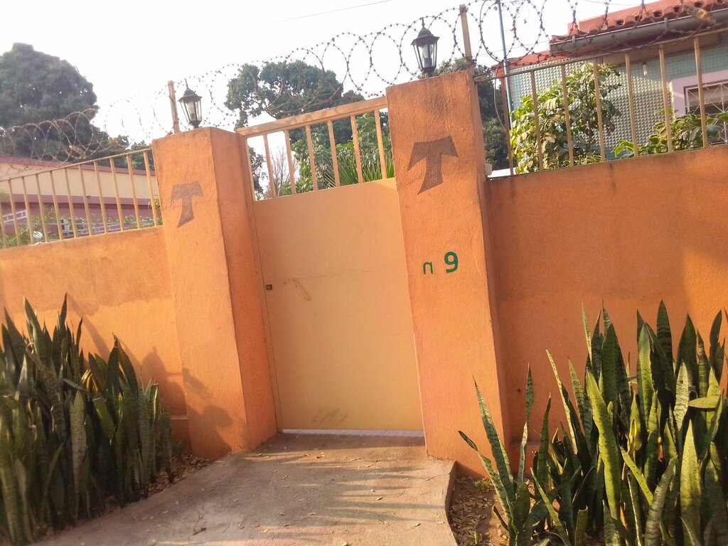 Dini dernekler Casa Paroquial de Viana, Loanda, foto