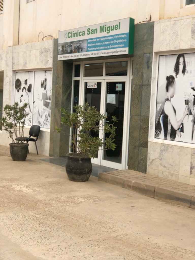 Tıp merkezleri ve klinikler Clínica San Miguel-Ortocentro, Loanda, foto