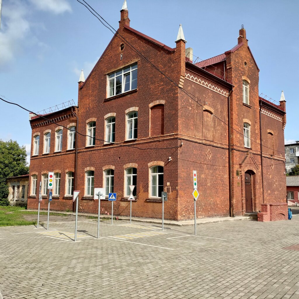 Turistik yerler Здание школы Песталоцци, Kaliningrad, foto