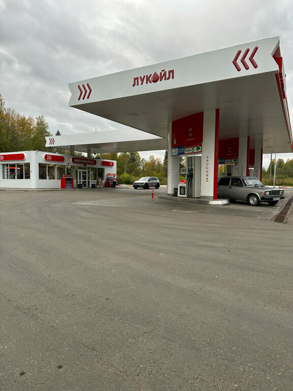 Benzin istasyonu Lukojl, Udmurtiya, foto