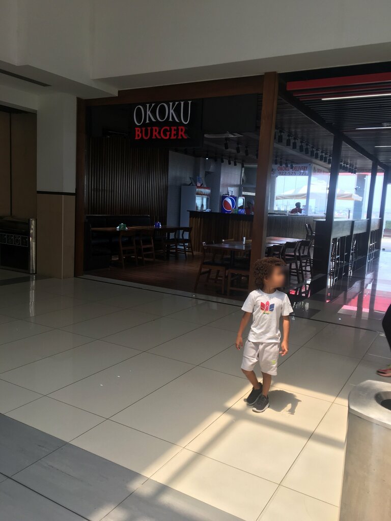 Fast food Okoku Burger, Loanda, foto