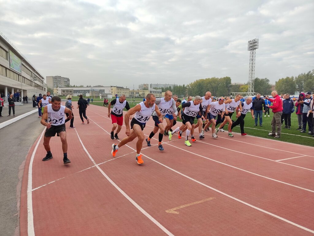 Çok amaçlı spor tesisleri Легкоатлетический манеж Рекорд, Achinsk, foto