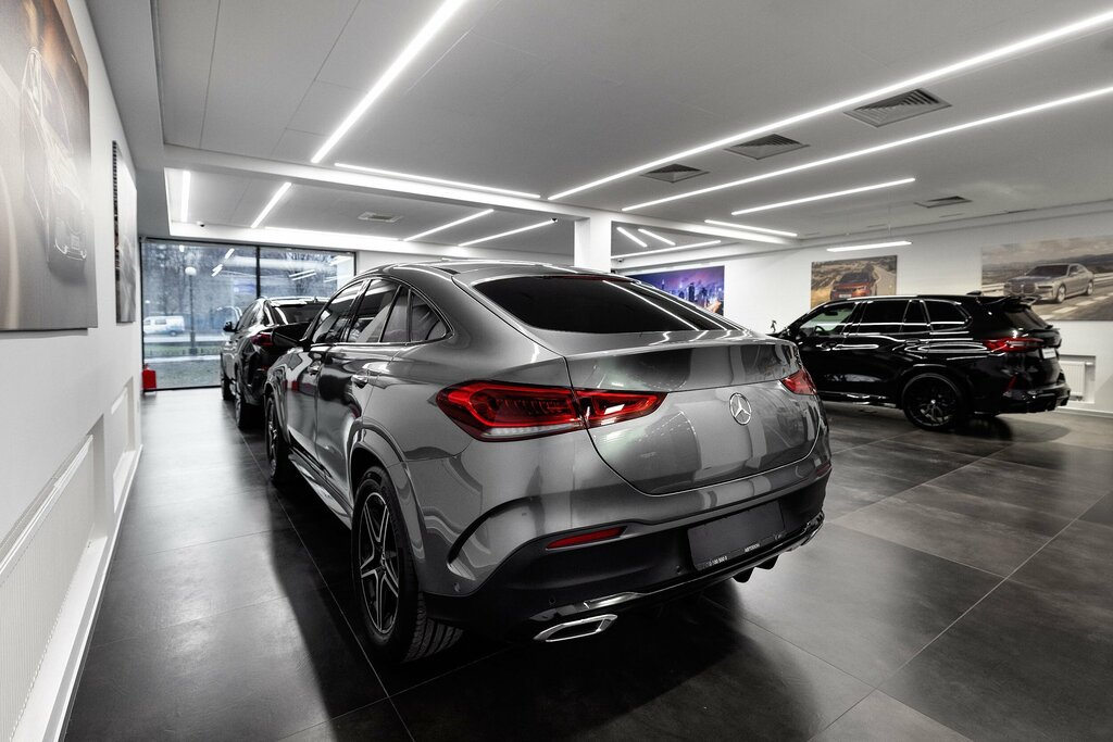 Otomobil satış galerileri Автодом Кутузовский, Moskova, foto