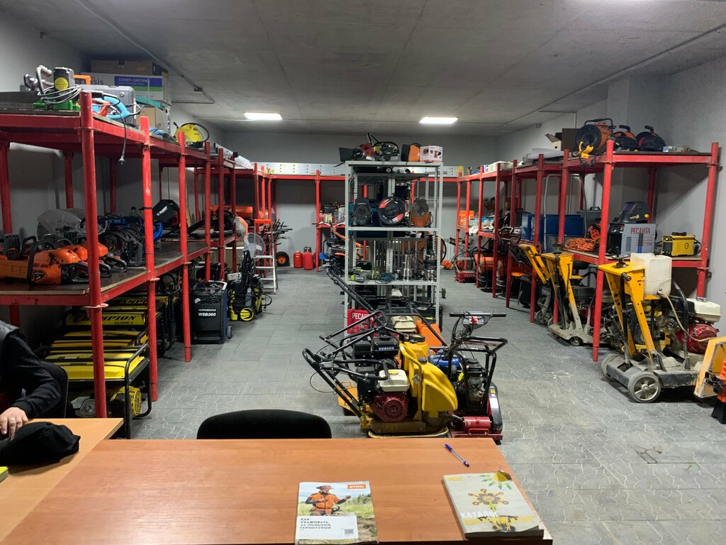 Elektrik ve benzinle çalışan aletler Tool for rent, Kazan, foto