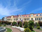 აჭარის ავტონომიური რესპუბლიკის უმაღლესი საბჭო (Vakhtang Gorgasali Street No:47), büyükelçilikler ve konsolosluklar  Batum'dan