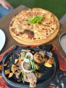 Altyn Shatyr (Halyqtar Dostyǵy kóshesi No:6/1), restoran  Aksay'dan