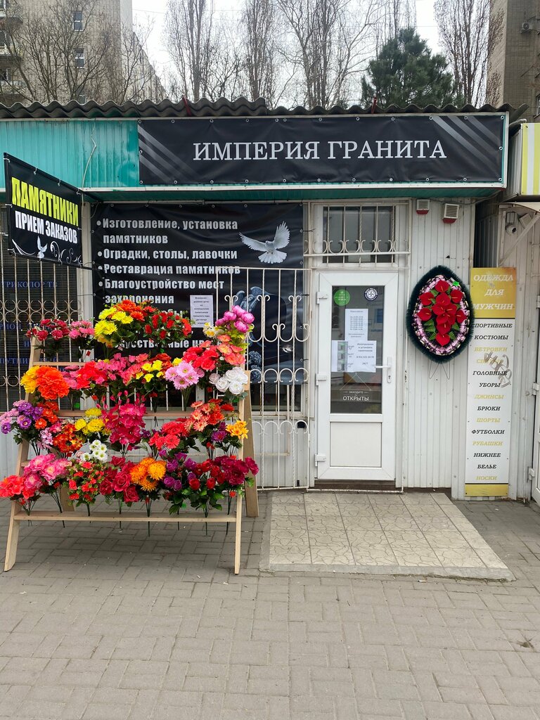 Heykel ve mezarlık taşı üreticileri Imperia granita, Taganrog, foto