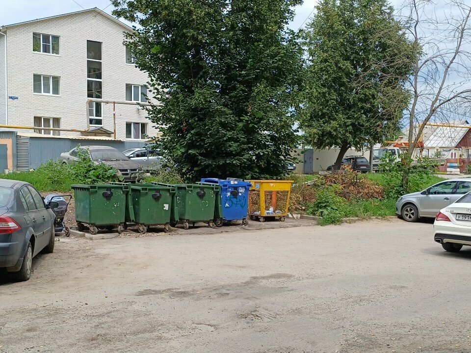 Ayrı çöp toplama noktası Пункт приема пластика, Lipetsk, foto