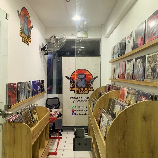 Enstrüman mağazaları Barricada Discos, Lima, foto