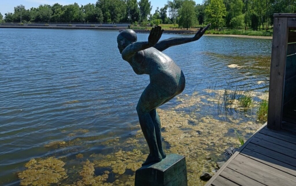 Park, sokak heykeli Пловчиха, Moskova, foto