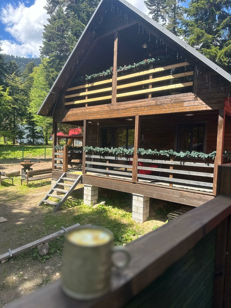 Konuk evi Red Top, Karaçay‑Çerkez Cumhuriyeti, foto