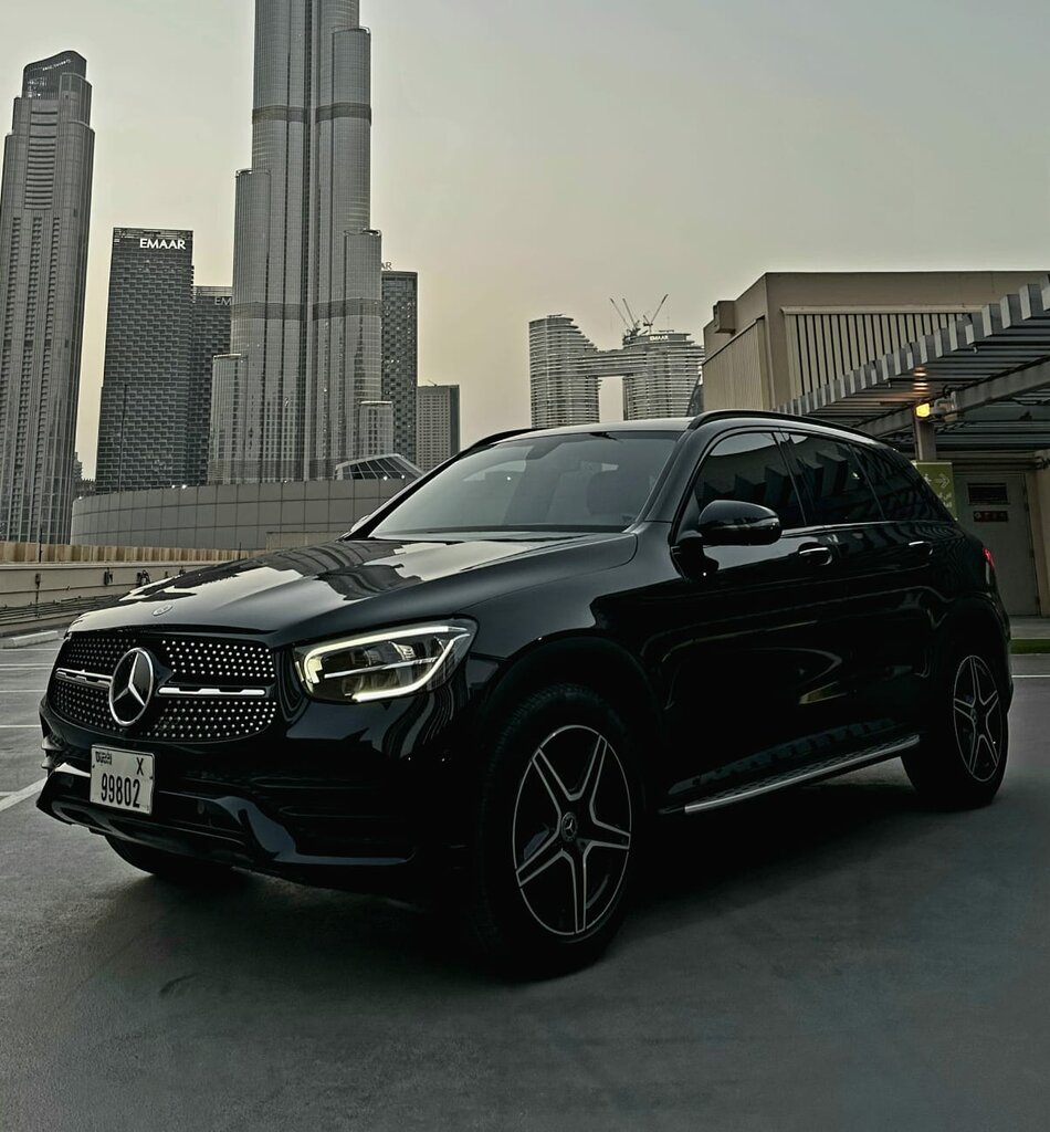 Oto kiralama Luxury Motors, Dubai, foto