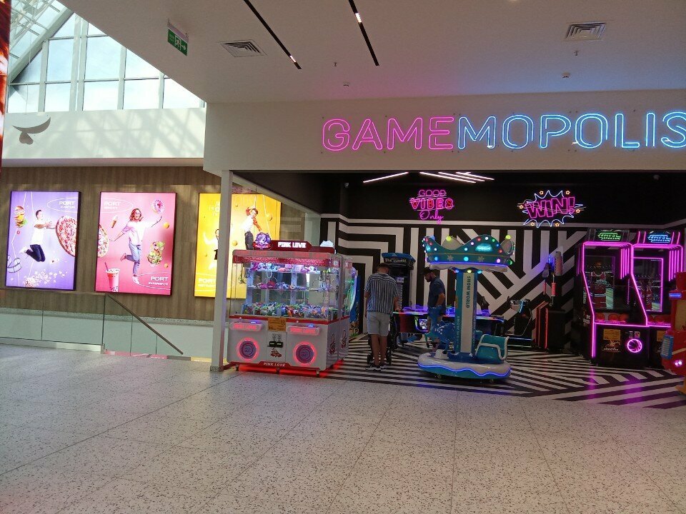 Oyun ve şans oyunu makinaları Gamemopolis, Kişinev, foto
