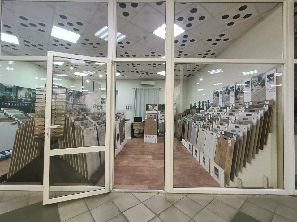 Zemin döşeme üretim ve satış firmaları Композитный ламинат, Tolyatti (Togliatti), foto