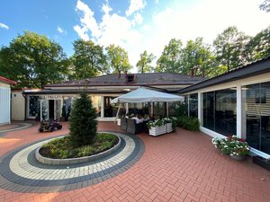 Dubok Restaurant (prospekt 25 Oktyabrya No:2к2), restoran  Gatchina'dan