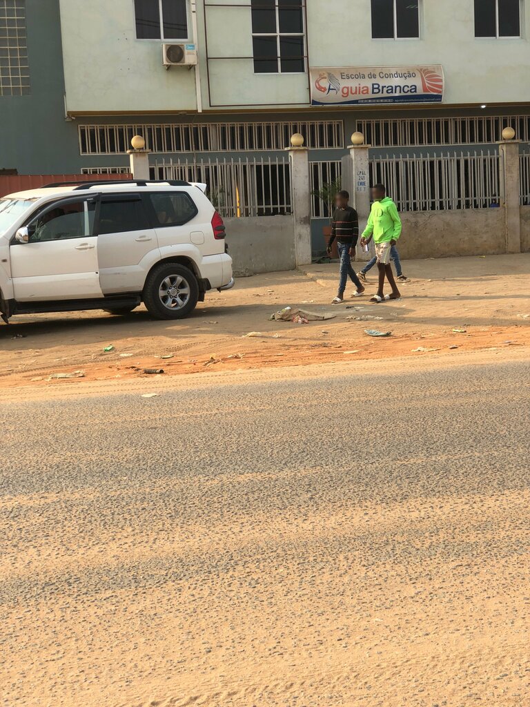 Sürücü kursları Escola de Condução Aguia Branca, Loanda, foto