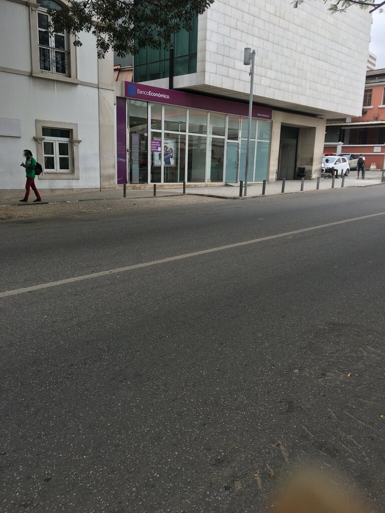 Banka Sede Banco Económico, Loanda, foto