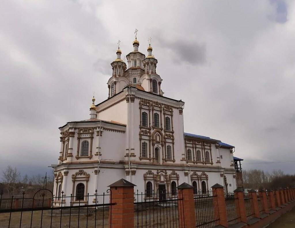 Turistik yerler Введенский собор, Karpinsk, foto