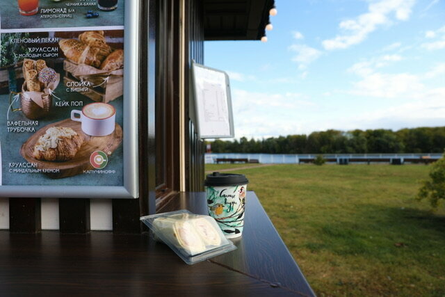 Al götür kahve Cappucinoff, Moskova, foto