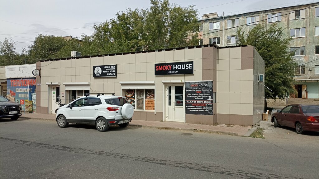 Tütün, sigara mağazaları Smoky House, Astrahan, foto