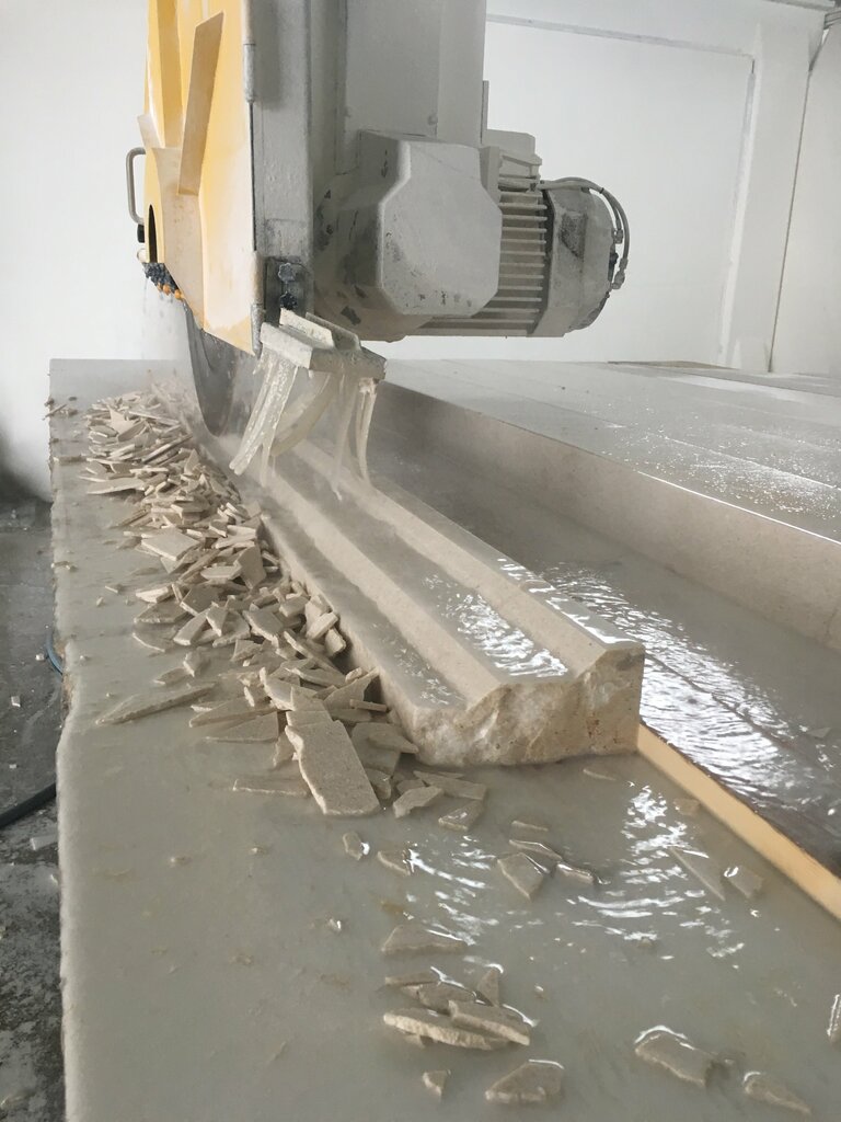 Taş ürünler ve yapılar Резка-камня, Moskova ve Moskovskaya oblastı, foto