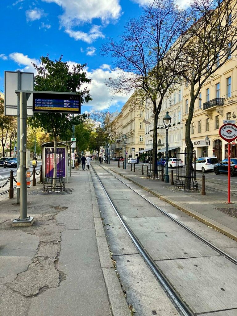 Toplu taşıma durağı Oper, Viyana, foto