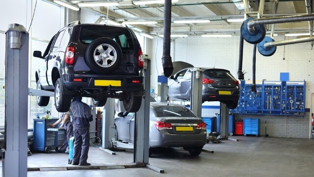 Otomobil servisi New Milton Motor Services Ltd, İngiltere, foto