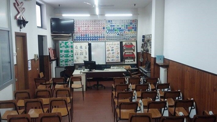 Sürücü kursları Scuola Guida Scotti Snc, Lombardiya, foto