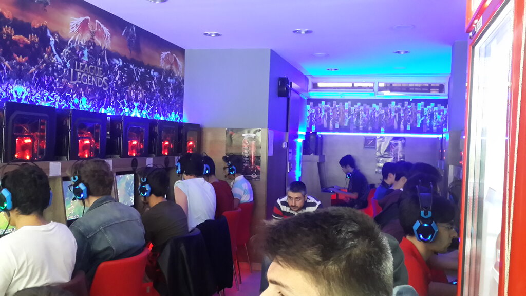 Eğlence merkezleri Yeditepe İnternet Kafe, İstanbul, foto