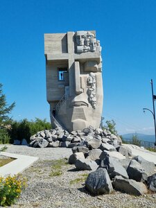 Mask of Sorrow (Magadan, sopka Krutaya), anıt, heykel  Magadan'dan