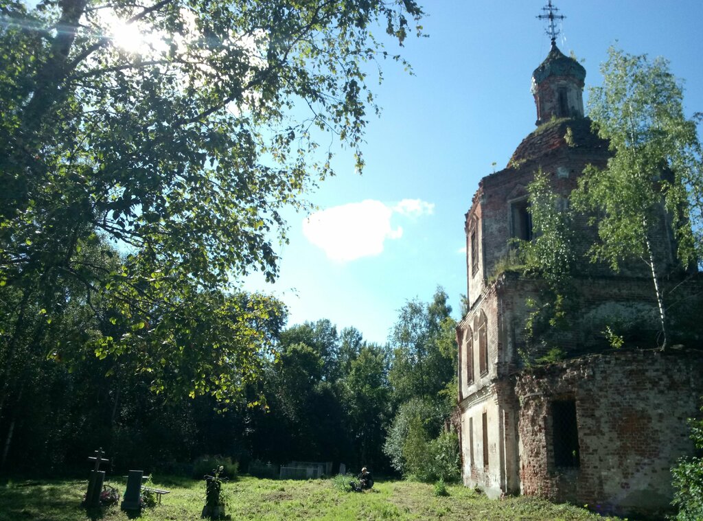 Ortodoks kiliseleri Tserkov Ikony Bozhiyey Materi Kazanskaya V Mikhaltsevo, Yaroslavskaya oblastı, foto