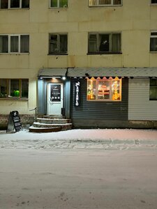 Zhizhlo (ulitsa Mira No:13), tütün, sigara mağazaları  Zapolyarni'den