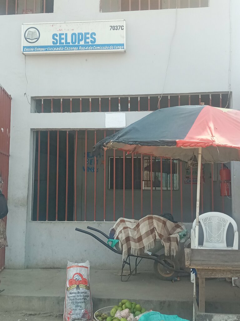 Ortaokul Selopes, Loanda, foto
