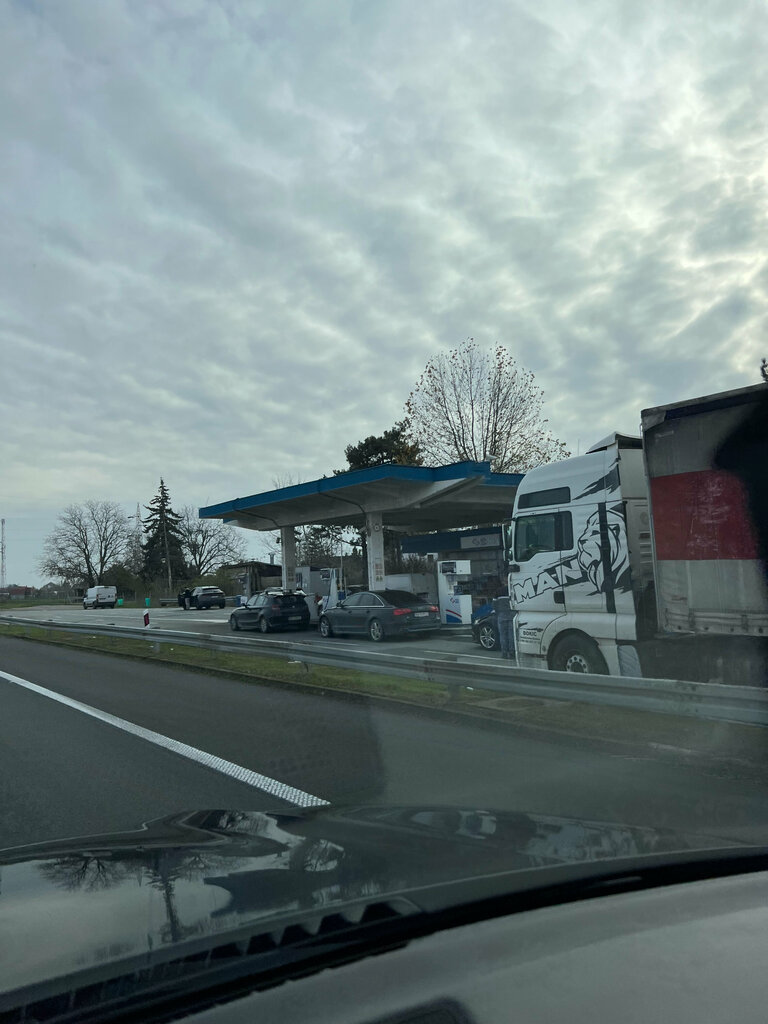 Benzin istasyonu Nis Petrol, Dünya, foto