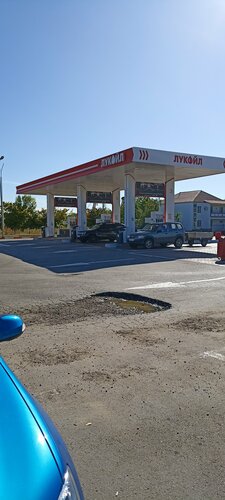 Benzin istasyonu Lukojl, Saratovskaya oblastı, foto