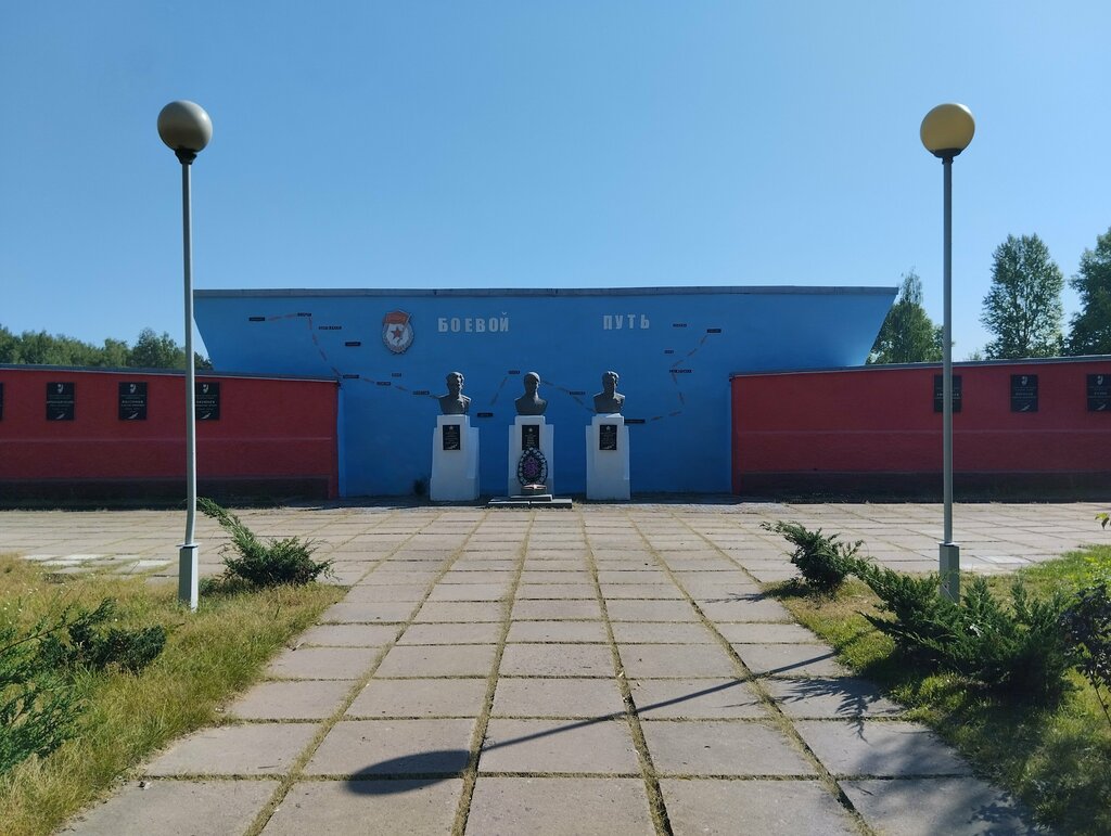 Anıt, heykel 8-й танковой дивизии, Marjina Gorka, foto