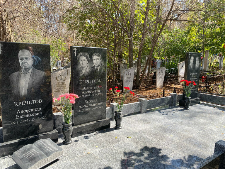 Heykel ve mezarlık taşı üreticileri Iliadi, Samara, foto