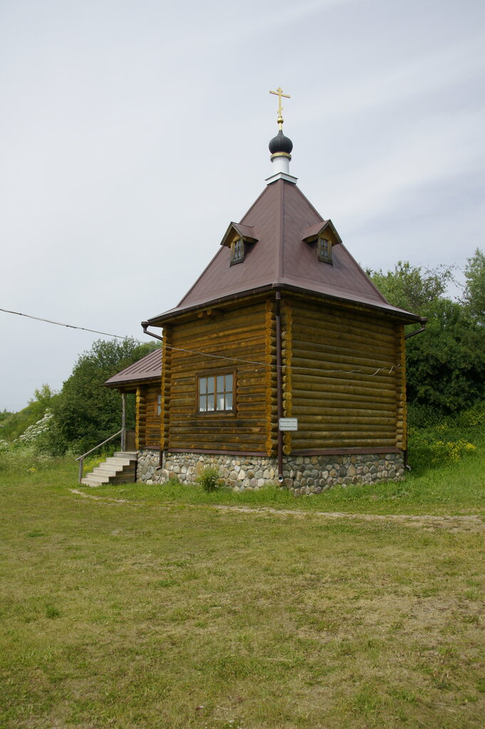 Şapel, haç anıtı Часовня-купальня Параскевы Пятницы, Privoljsk, foto