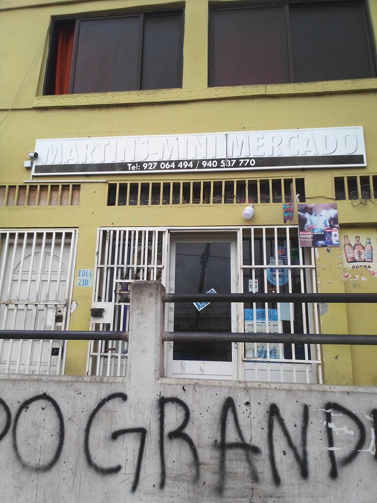 Market Yemane Cantina, Loanda, foto