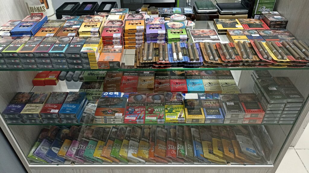 Tütün, sigara mağazaları Smoky House, Astrahan, foto