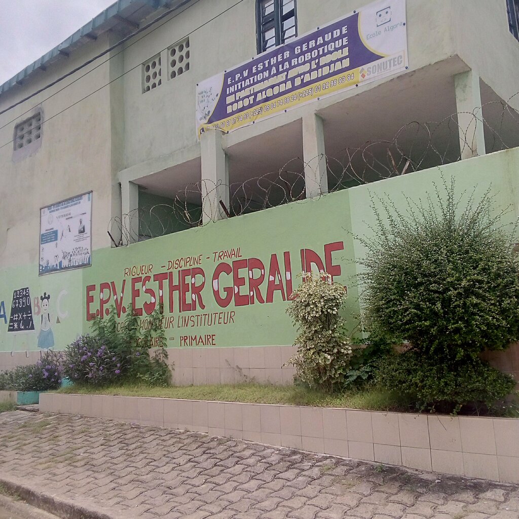 Özel okul Esther Geraude Private School, Abican, foto