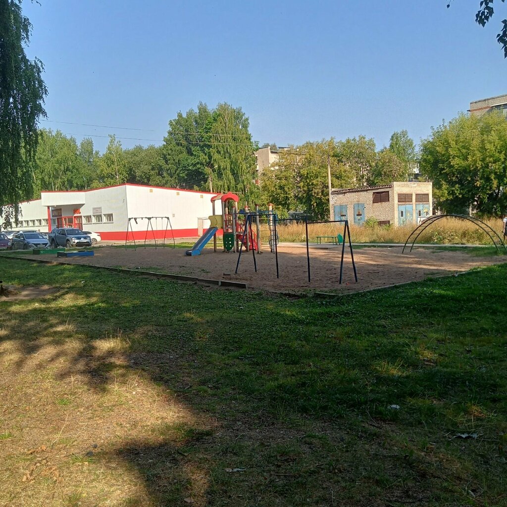 Oyun alanı Playground, Osa, foto